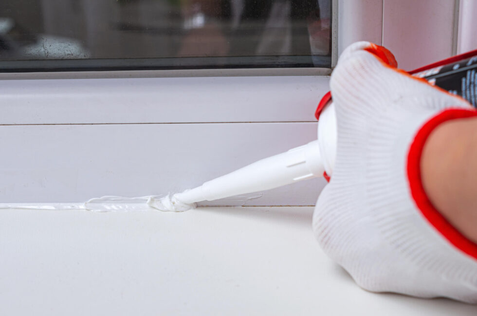 How to Caulk Windows: The Do's and Don'ts - Rusco Exteriors